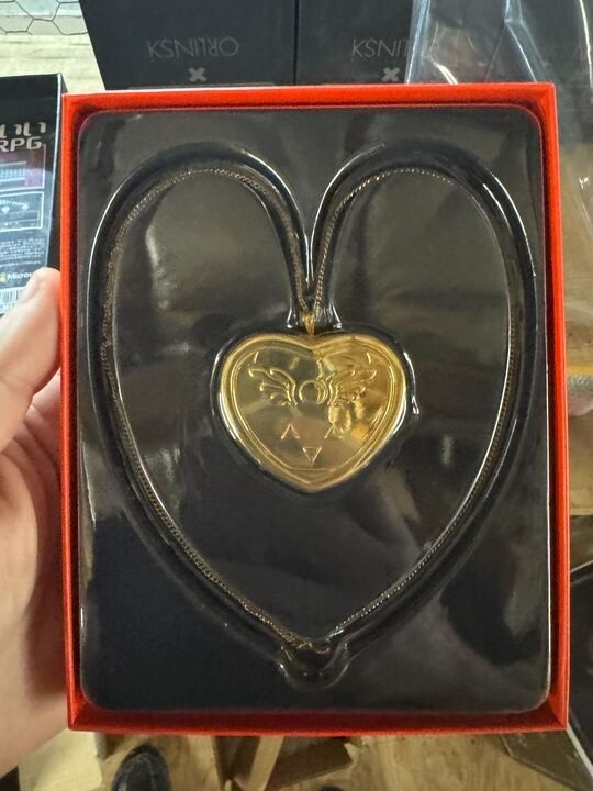 Undertale Complete Collector's Edition Nintendo Switch locket soundtra ...